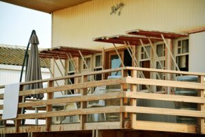 Cabanons de mer du film 37°2 le matin. Les chalets de Gruissan.